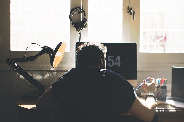 How Your Employees Should Sit at Their Desks at Work – Professional Moron